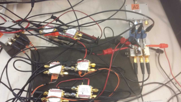 Alexander Khitun and Mykhaylo Balinskyy Combinatorial magnonic device ...